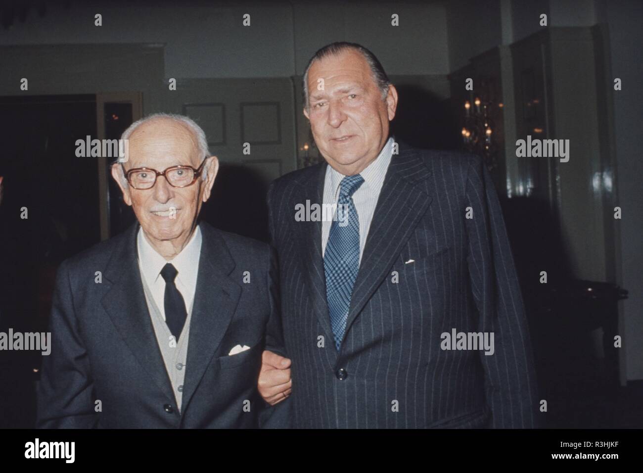 PEMAN , JOSE MARIA ESCRITOR ESPAÑOL . CADIZ 1898 - 1981 FOTO CON DON ...
