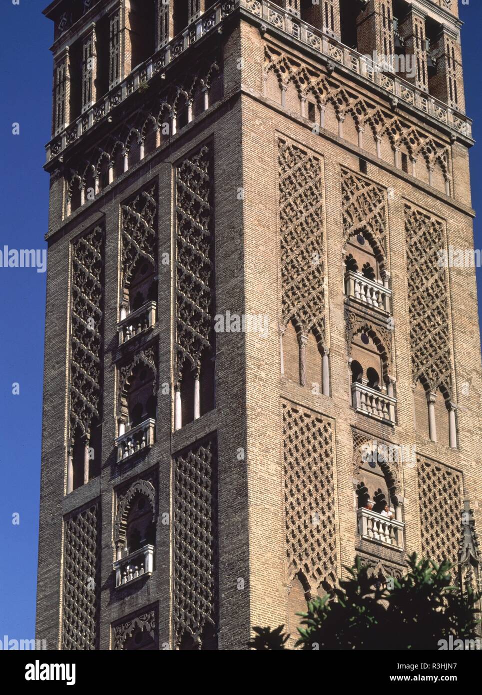 GIRALDA-SEGUNDO CUERPO-ARCOS CIEGOS Y VENTANAS DOBLES. Location ...