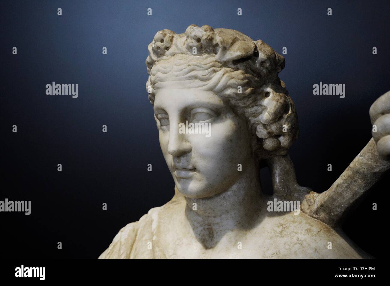 Baco (Dioniso). Dios de la vendimia y el vino. Estatua de mármol ...
