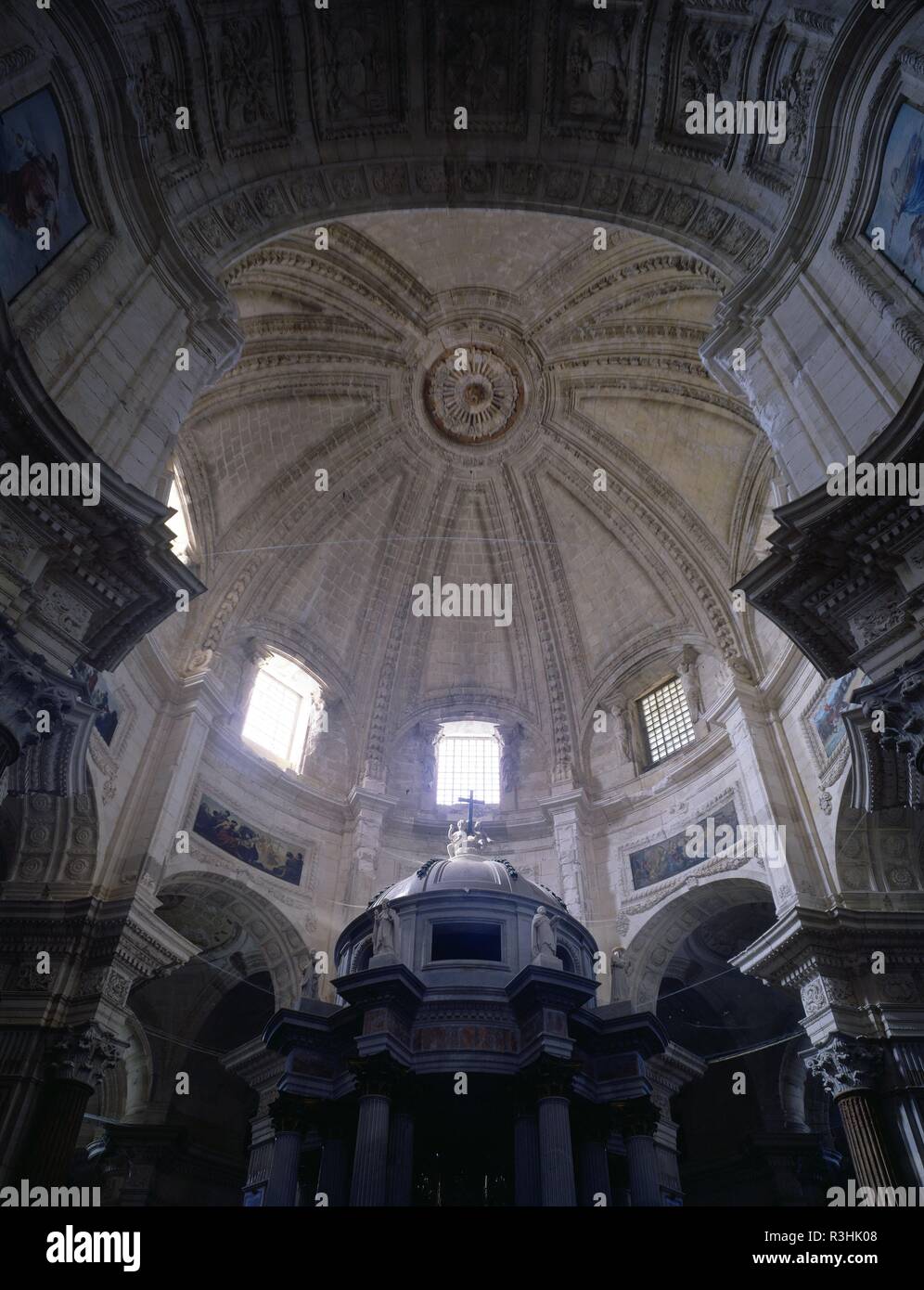 CUPULA DE LA CAPILLA MAYOR DE LA CATEDRAL DE CADIZ. Location: CATEDRAL ...