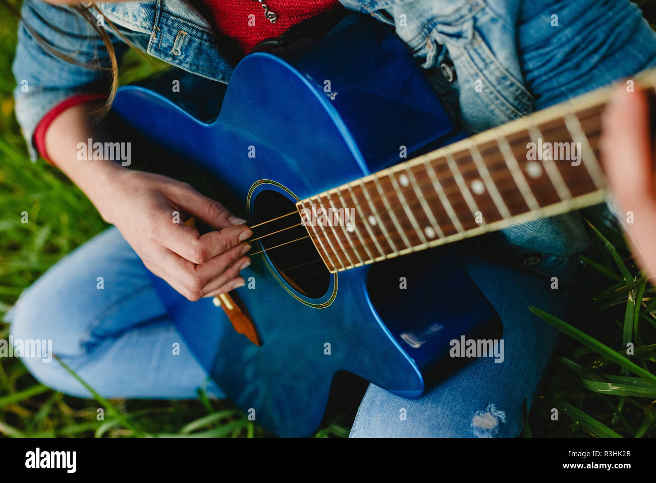 Guitar string woman hand outdoor hi-res stock photography and images ...