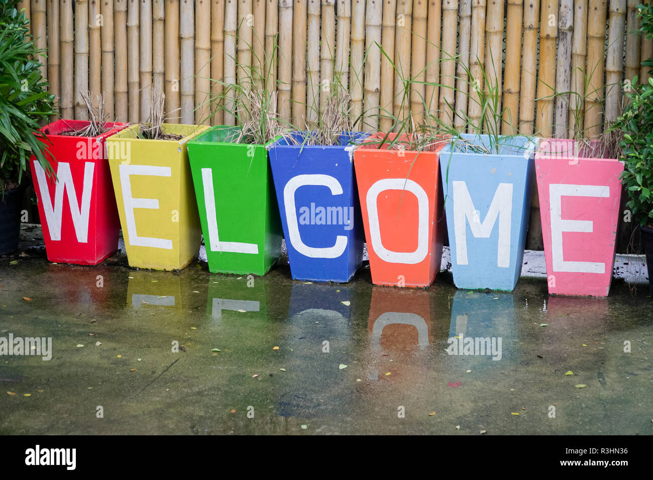 Welcome wall hi-res stock photography and images - Alamy
