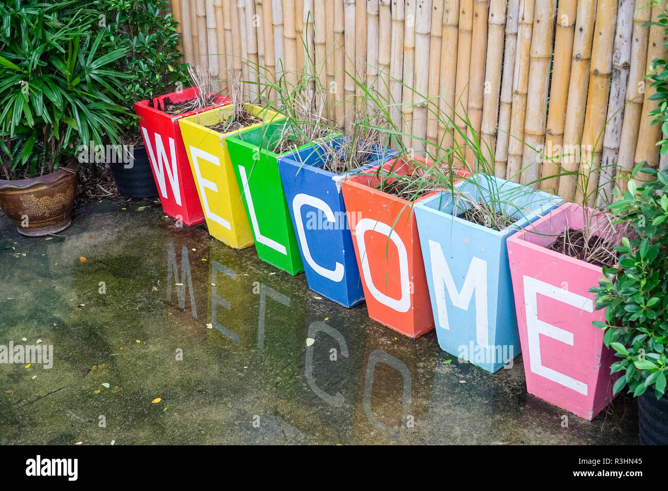 Welcome wall hi-res stock photography and images - Alamy