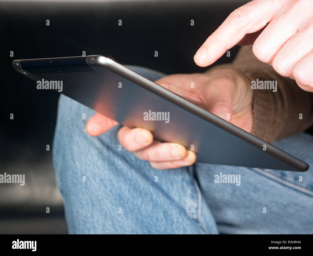 hands holding tablet Stock Photo - Alamy