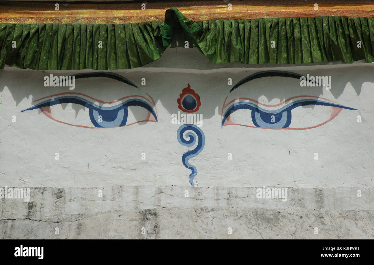 Bright eyes and temple hi-res stock photography and images - Alamy