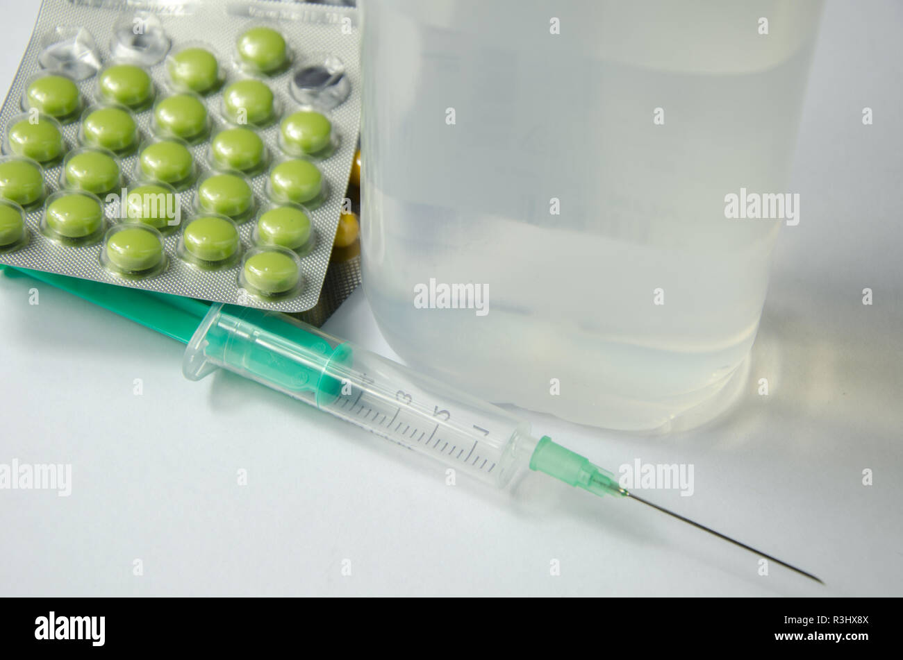 syringe with medicine bottle and tablets Stock Photo - Alamy