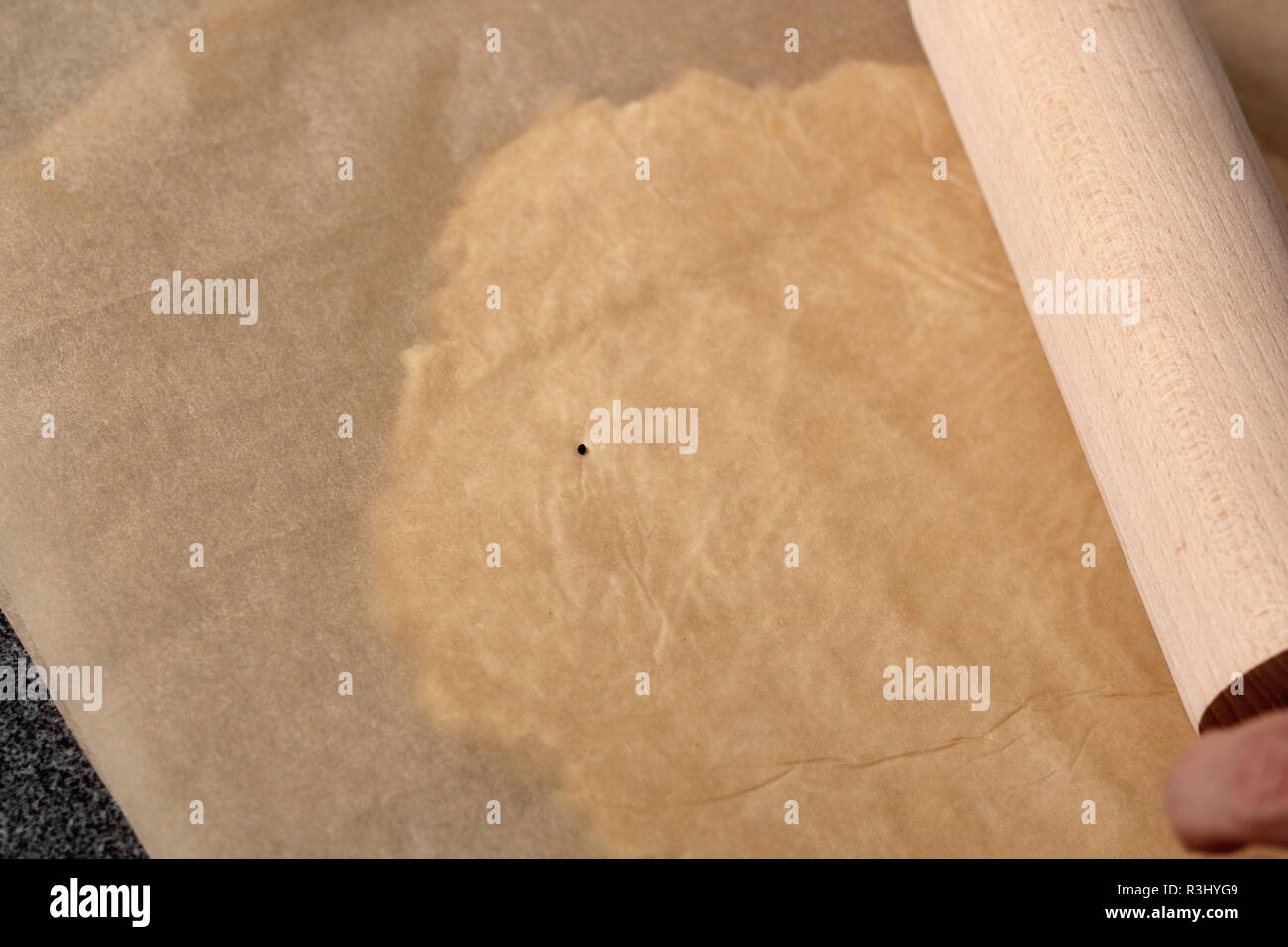 Parchment baking sheets hi-res stock photography and images - Alamy