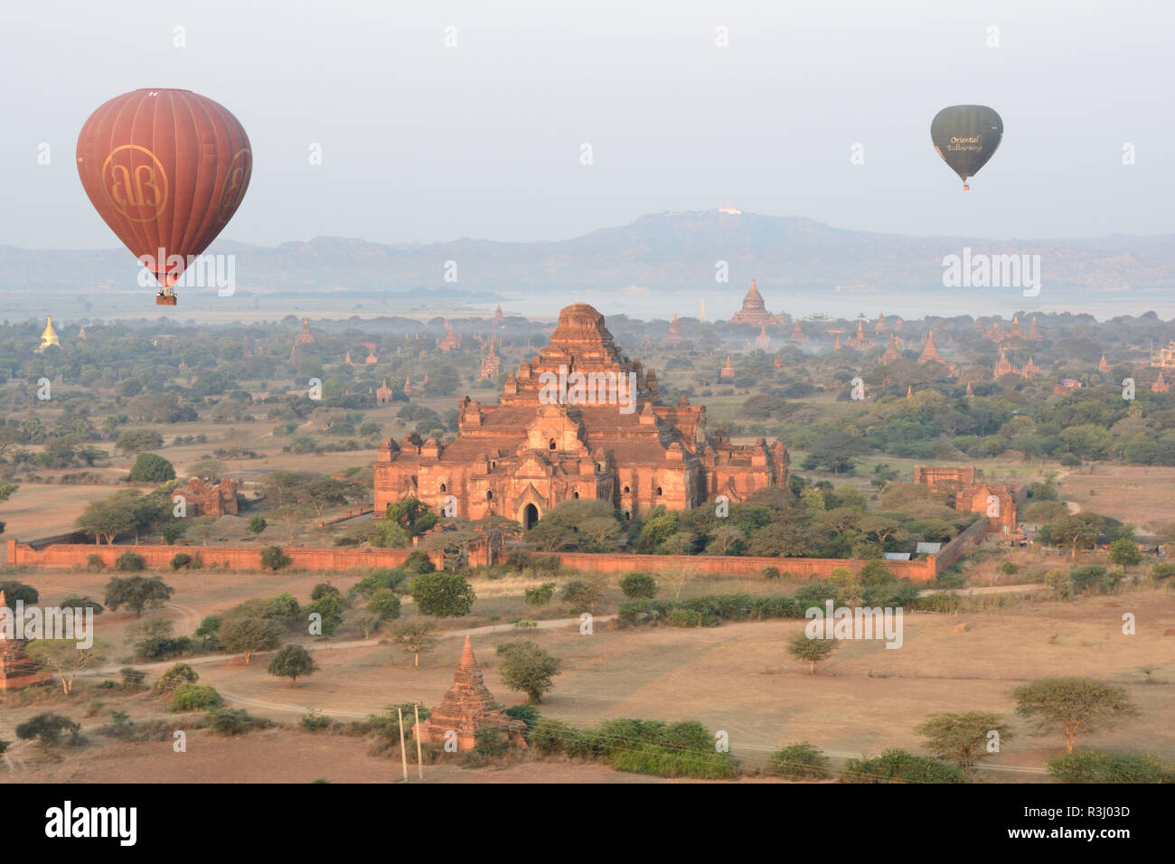 Bagan heißluftballon hi-res stock photography and images - Alamy