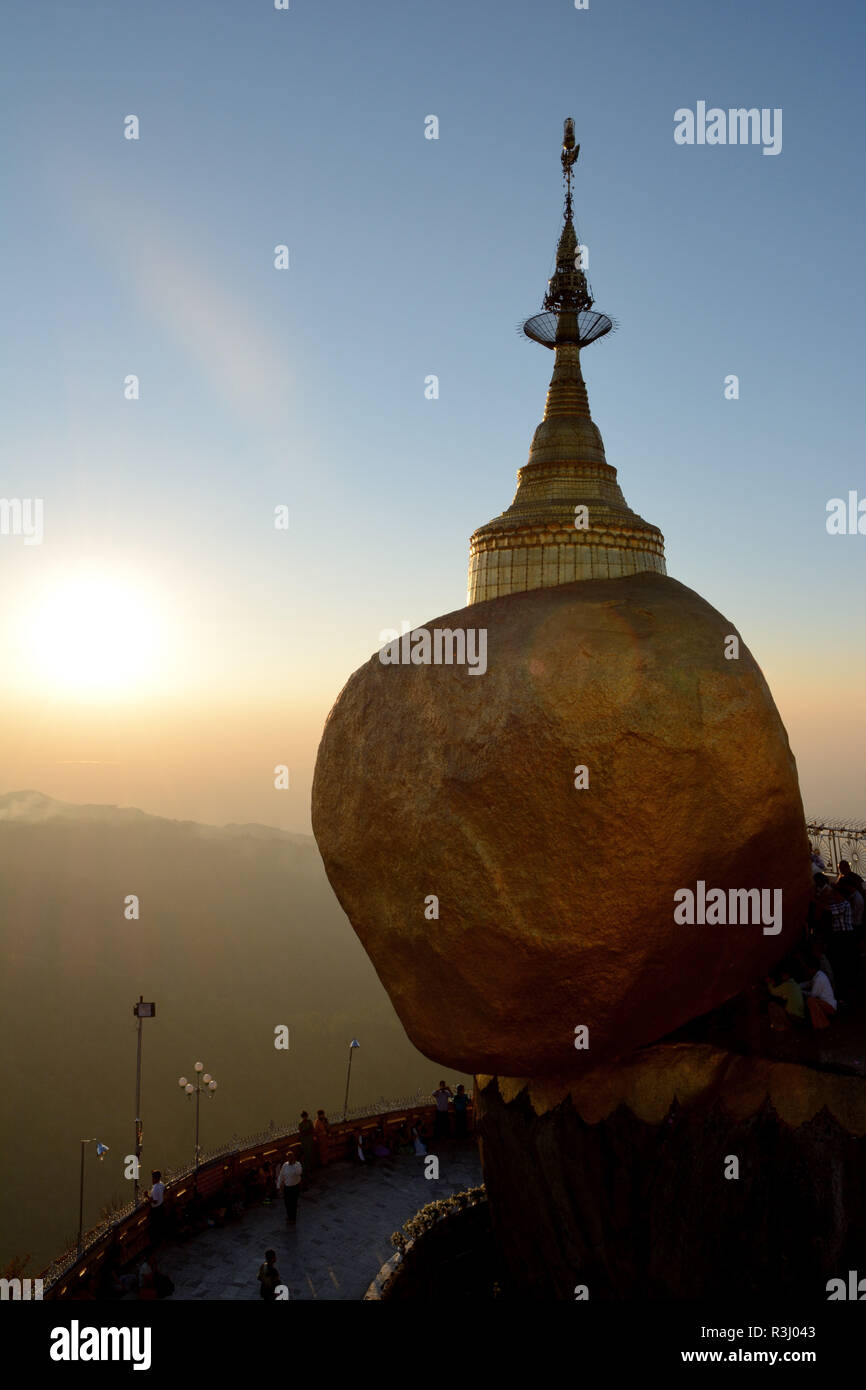 Kyaikto pagoda hi-res stock photography and images - Alamy