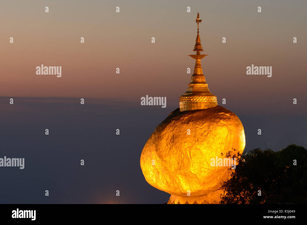 Kyaikto pagoda hi-res stock photography and images - Alamy
