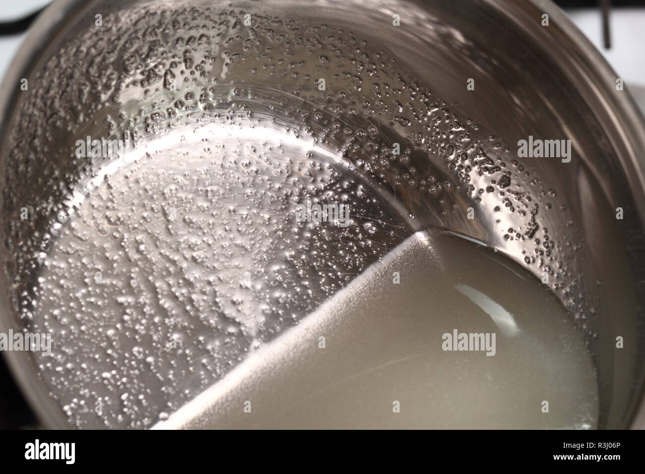 Dissolving sugar water hi-res stock photography and images - Alamy