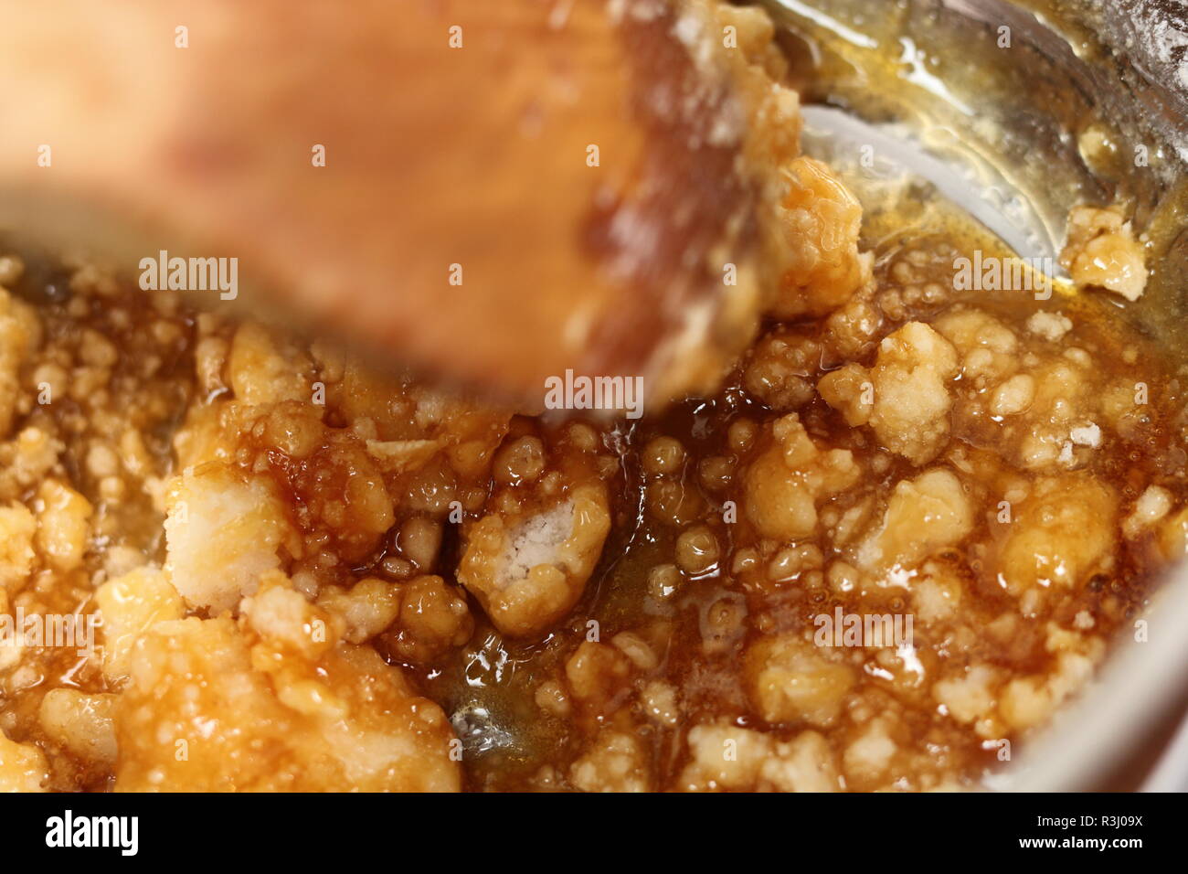 Melting and caramelize sugar in saucepan Stock Photo - Alamy