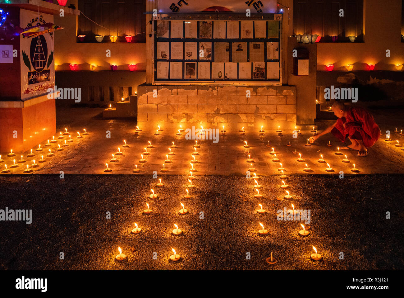 Monk buddhist myanmar candle hi-res stock photography and images - Alamy