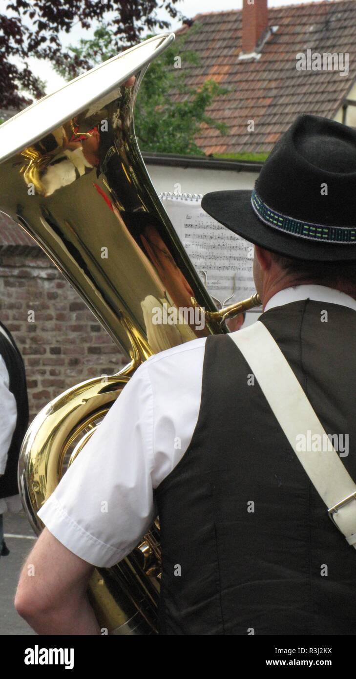 Basso tuba hi-res stock photography and images - Alamy