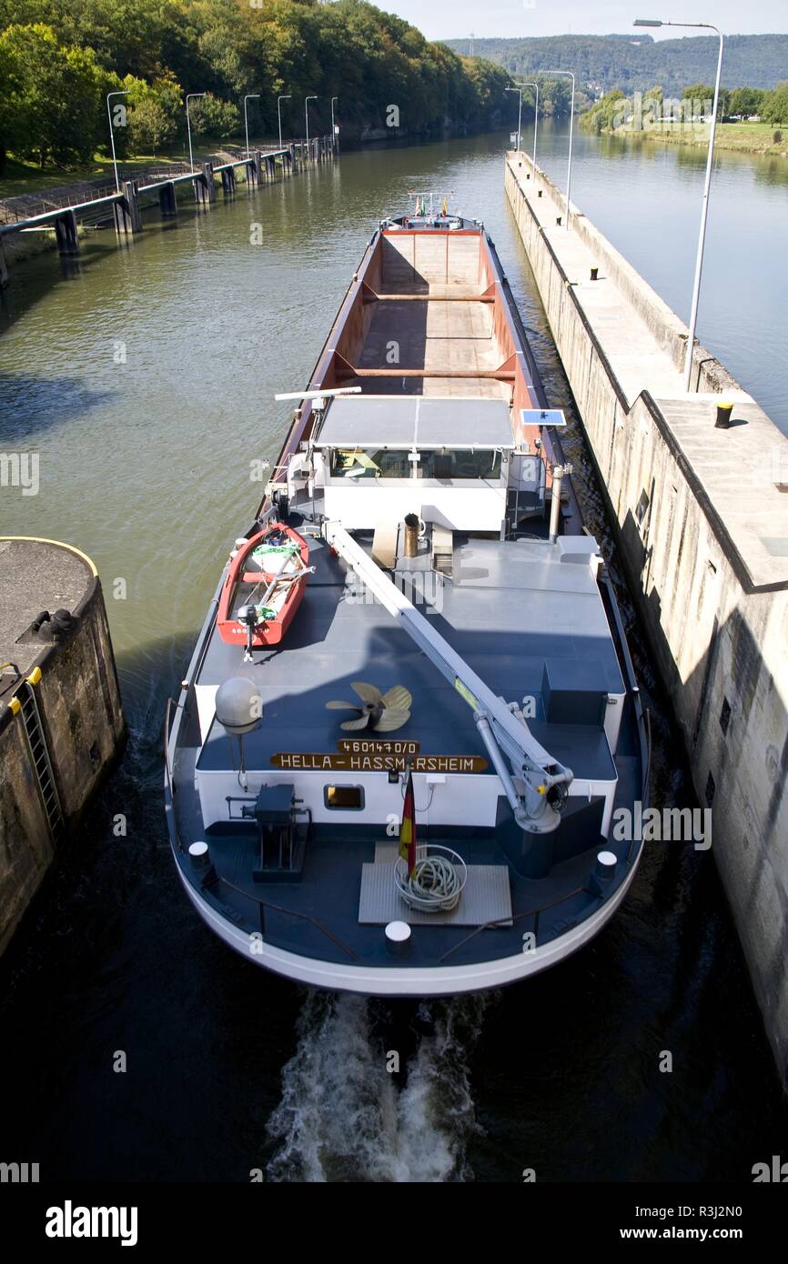 Empty lock chamber hi-res stock photography and images - Alamy
