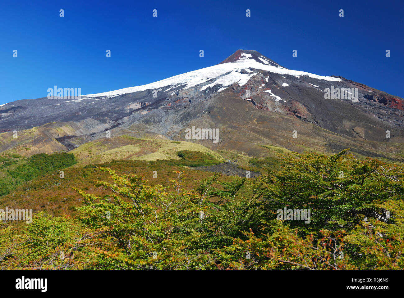 Chile vulcan volcano summit hi-res stock photography and images - Alamy