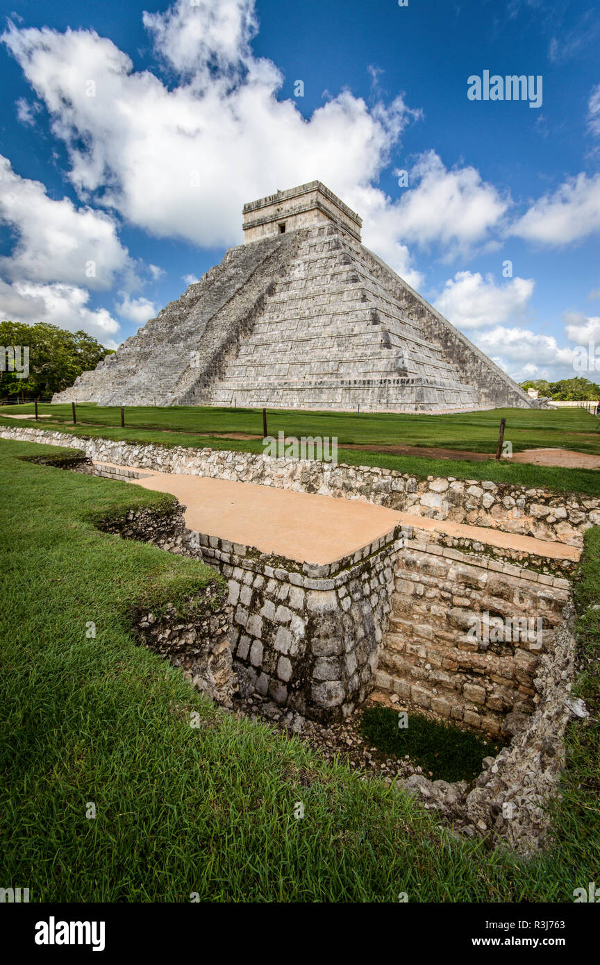 Pyramid El Castillo, Mayan city of Chichen Itza, excavation site ...
