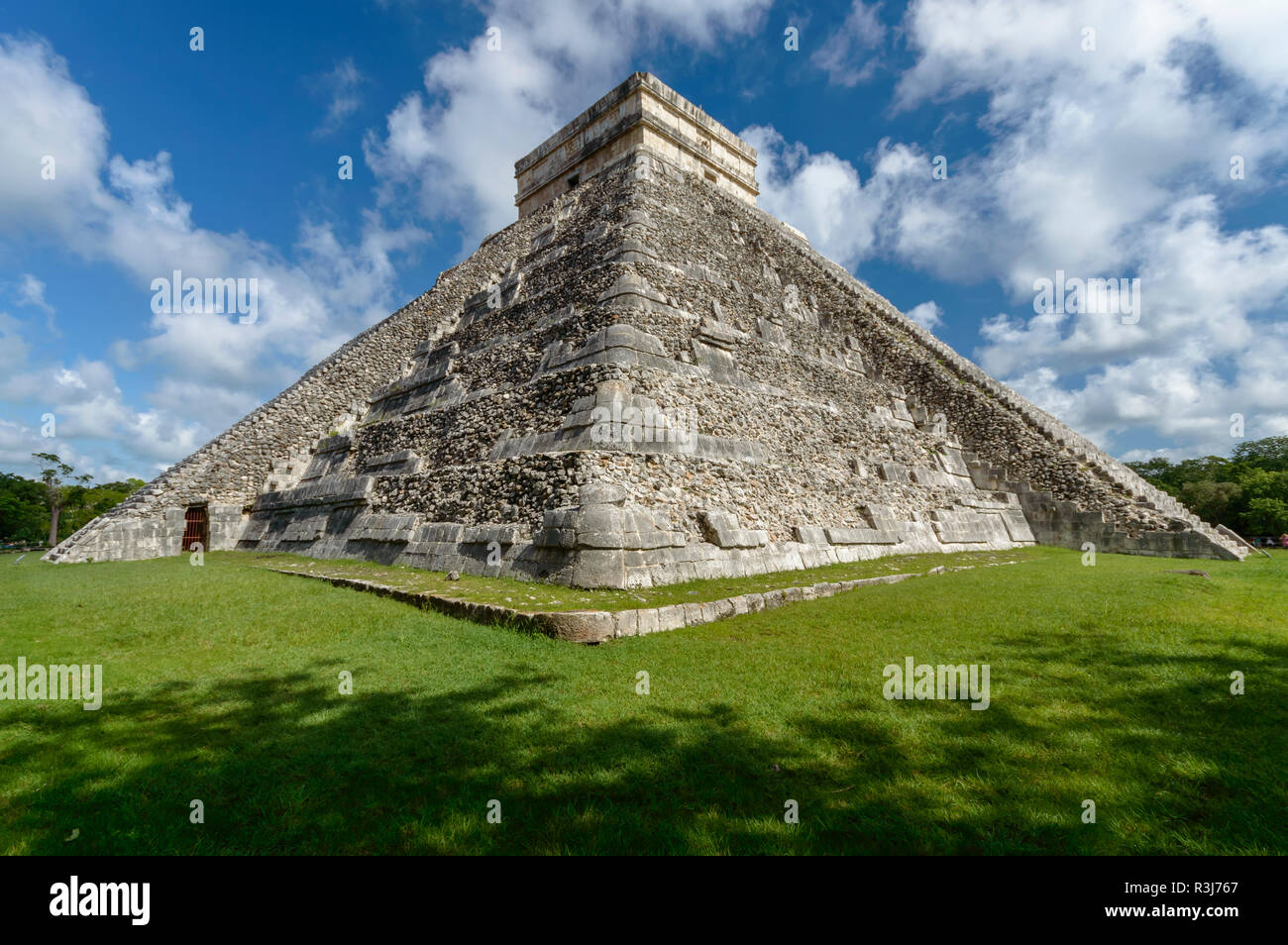 Pyramid El Castillo, Mayan city of Chichen Itza, excavation site ...