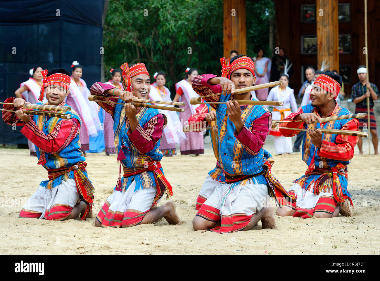 Aboriginal man dance hi-res stock photography and images - Alamy