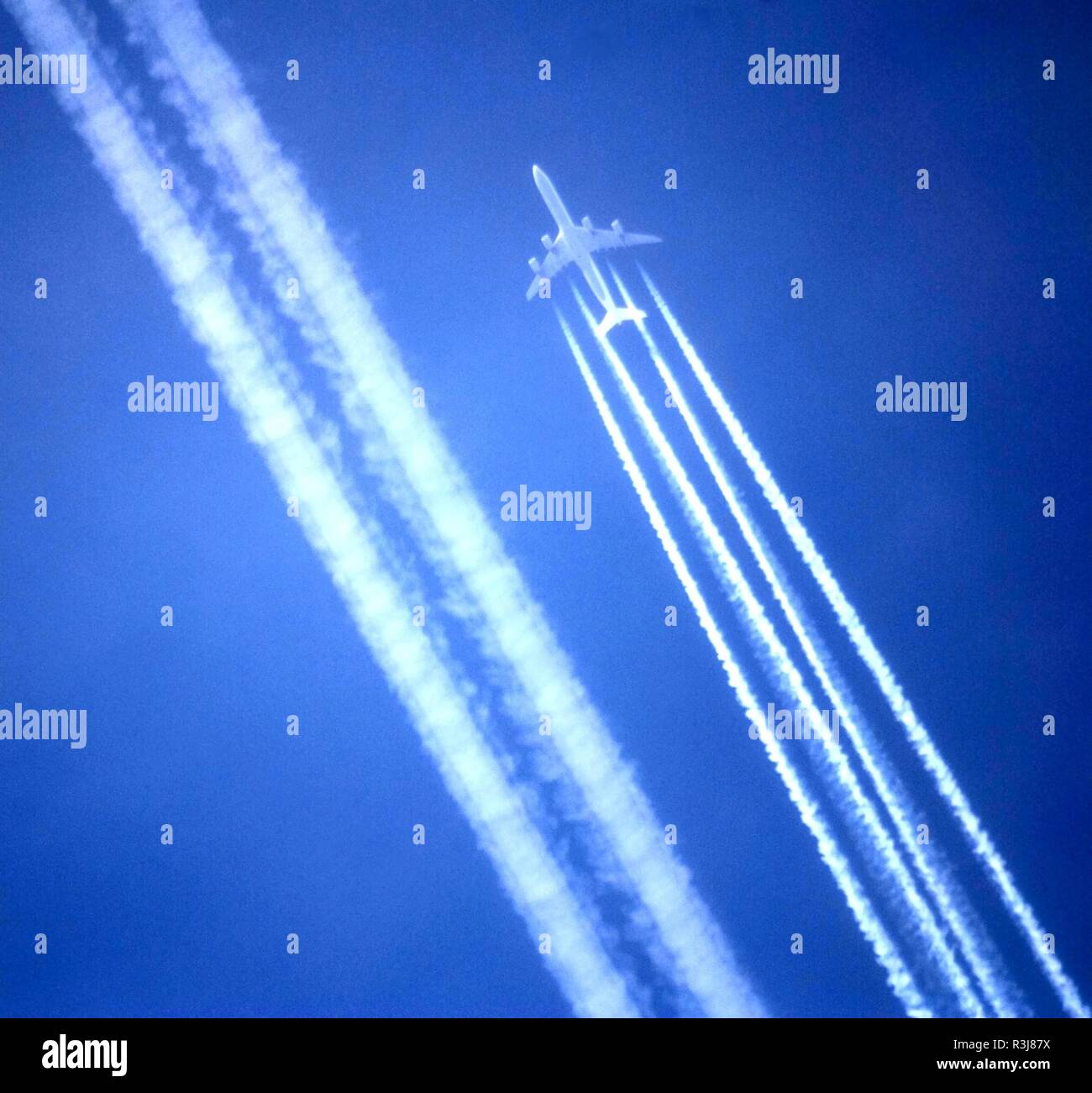 Flying abreast hi-res stock photography and images - Alamy