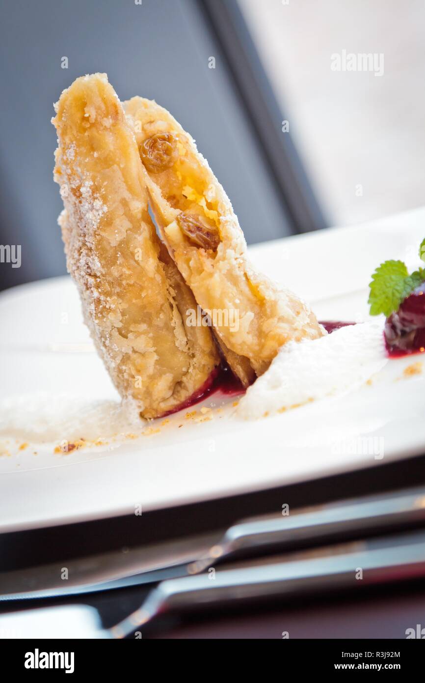 Apfel Strudel High Resolution Stock Photography and Images - Alamy