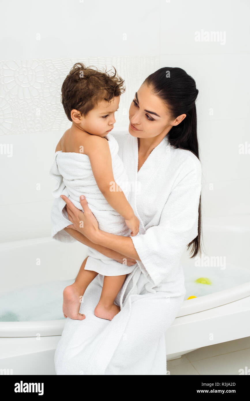 Mother kid bathroom towel hi-res stock photography and images - Alamy
