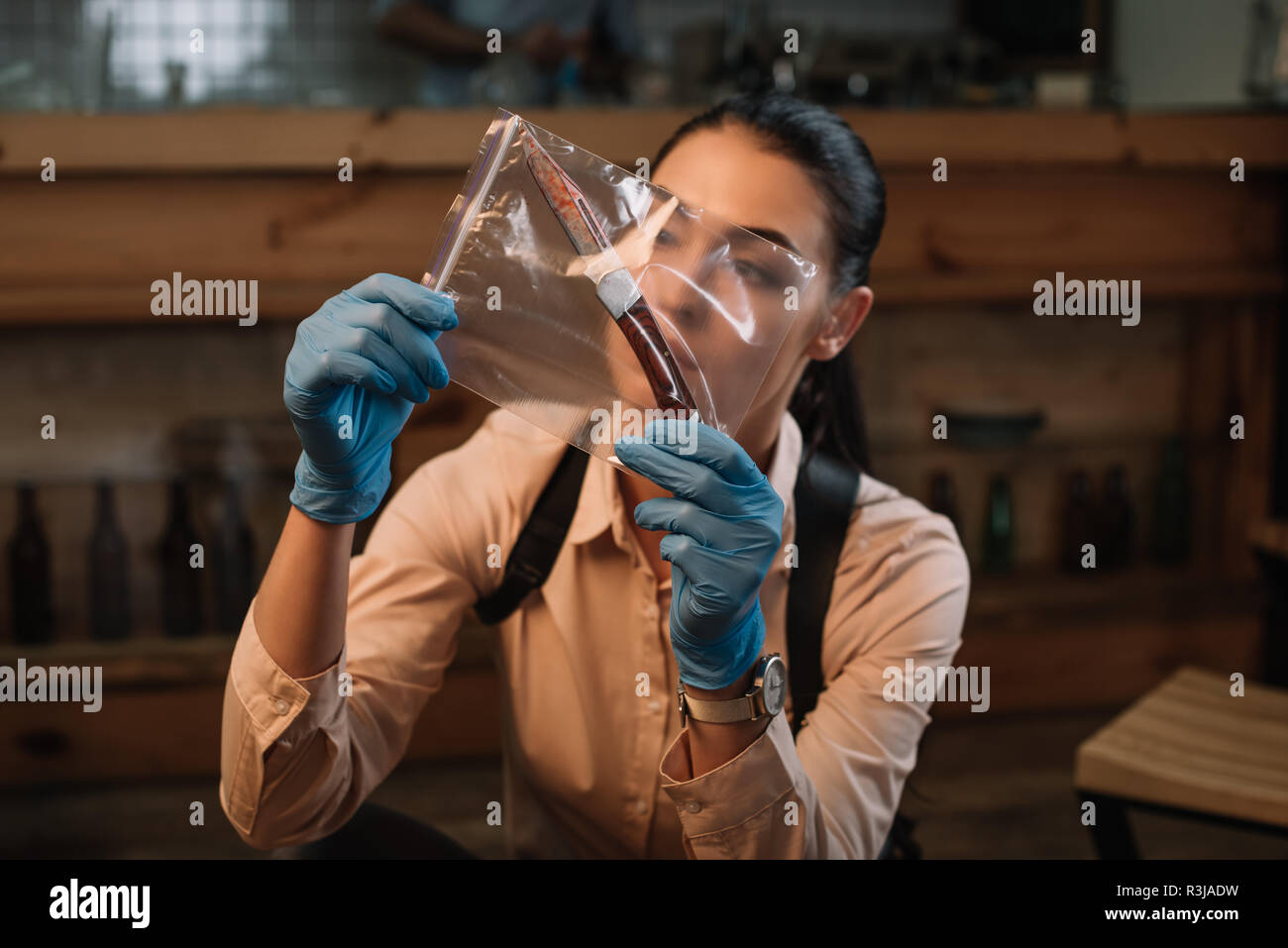 Person detective knife evidence hi-res stock photography and images - Alamy