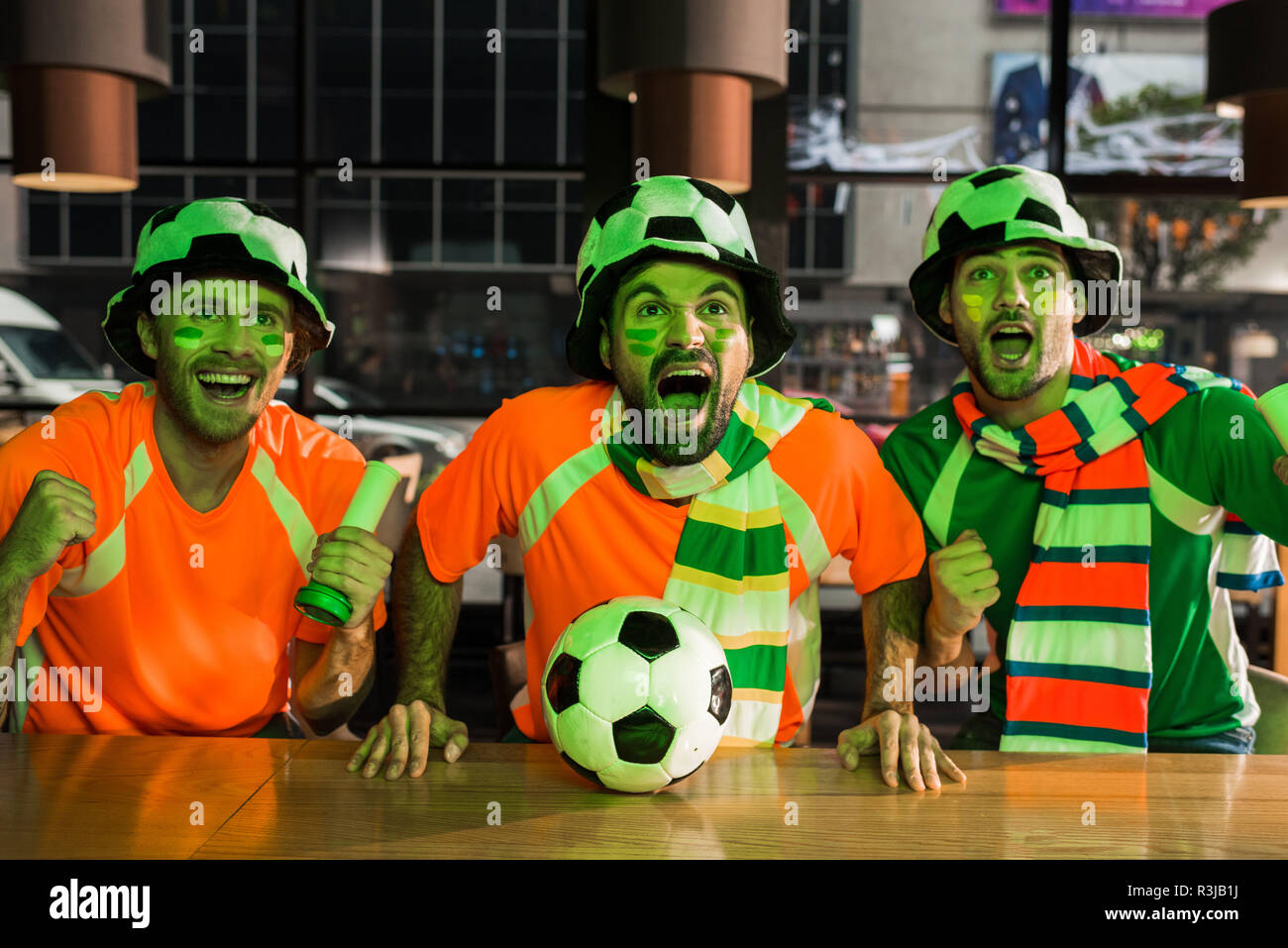 Screaming fans hi-res stock photography and images - Alamy