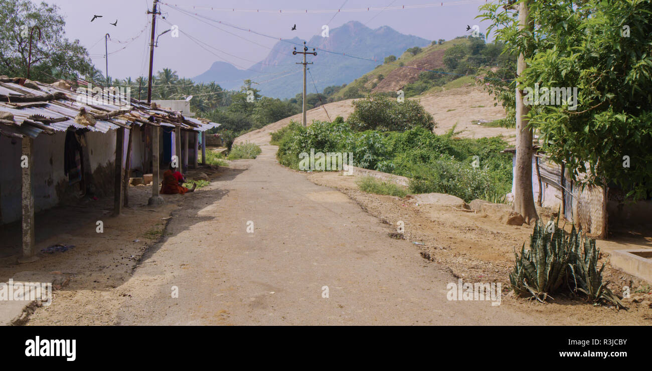 Empty street in india hi-res stock photography and images - Alamy