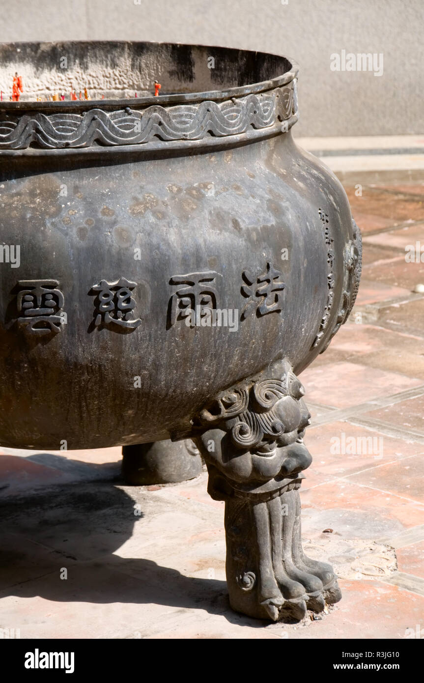 Large indigenous pot hi-res stock photography and images - Alamy