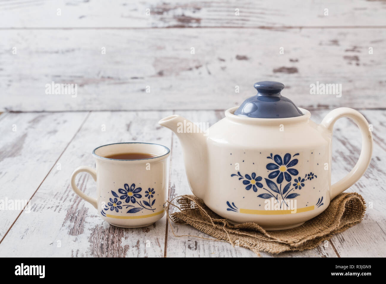 Porcelain draft pot hi-res stock photography and images - Alamy