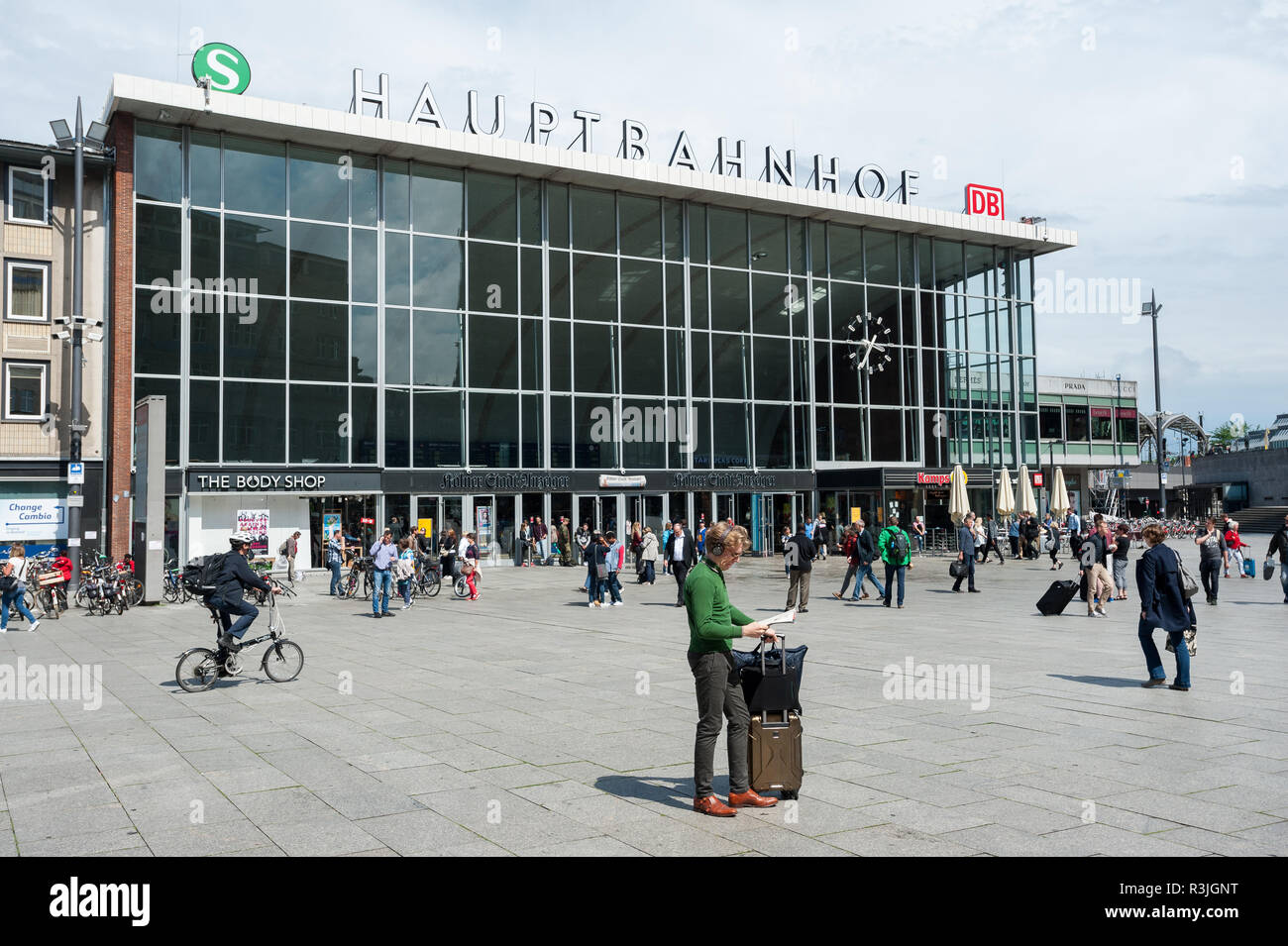 09.06.2017, Cologne, Northrhine-Westphalia, Germany, Europe - People ...