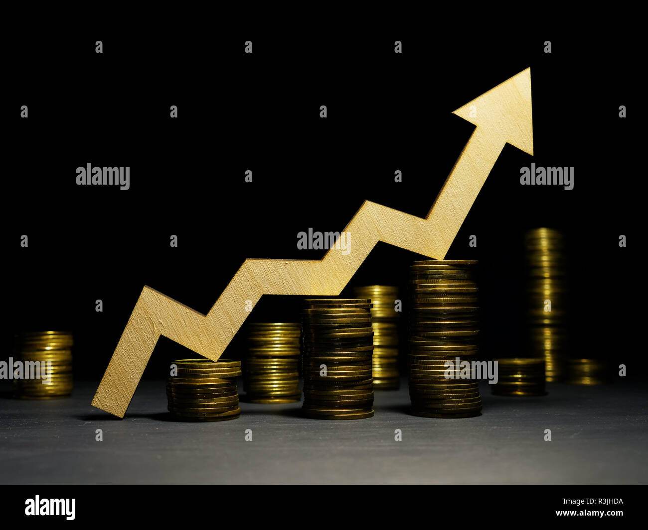 Arrow up chart hi-res stock photography and images - Alamy