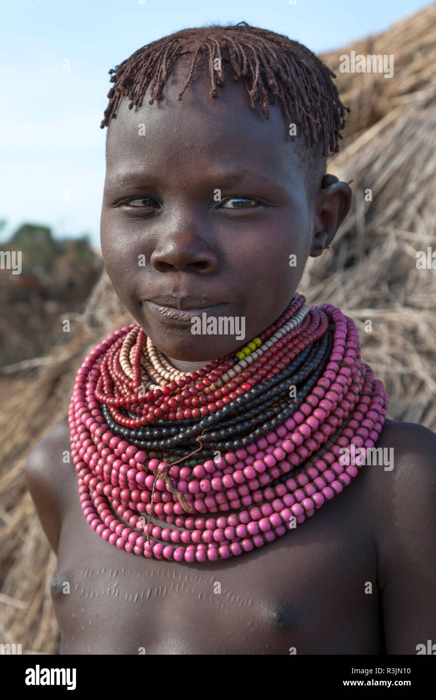 Nyangatom girl hi-res stock photography and images - Alamy
