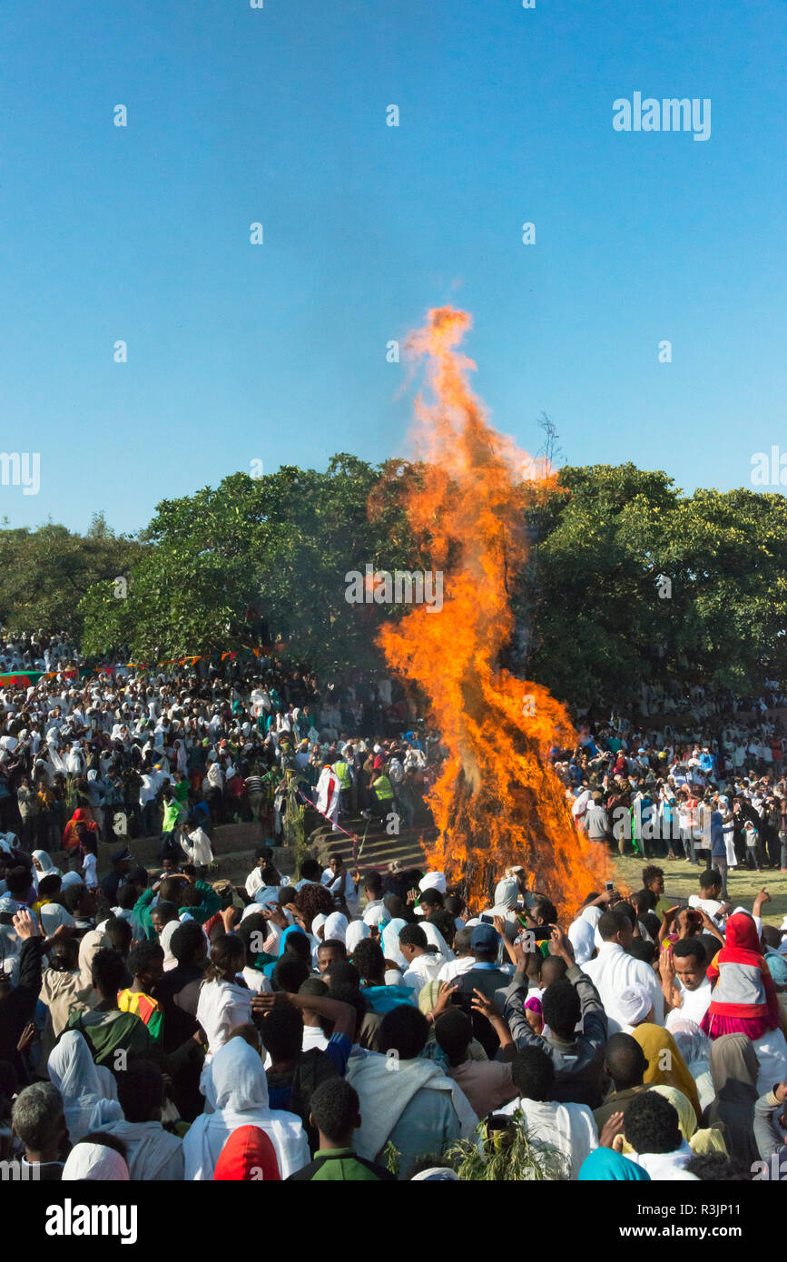 Pilgrims lighting fire celebrating Meskel Festival, Lalibela, Ethiopia ...