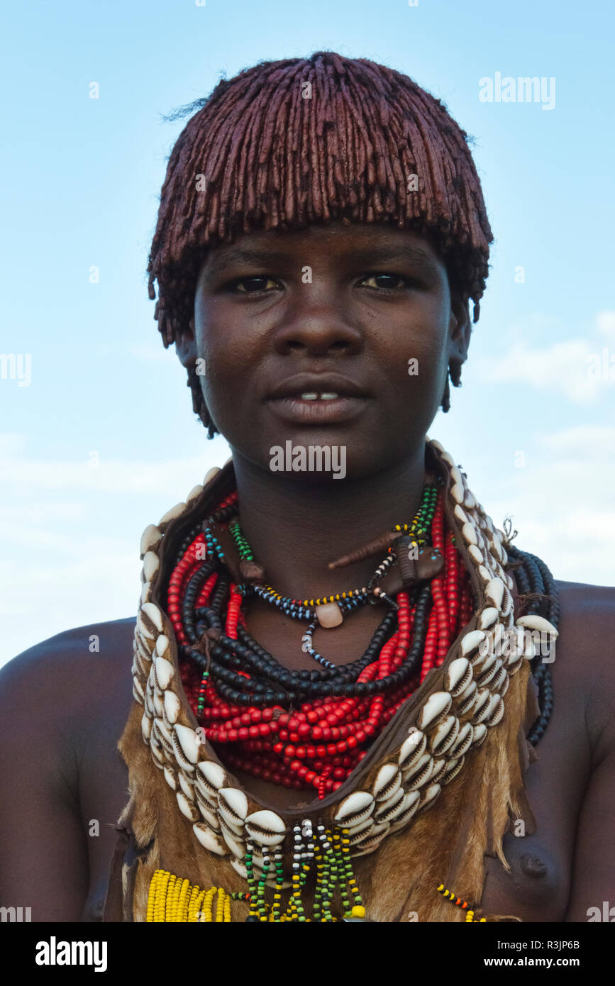 Hamar tribe woman hi-res stock photography and images - Alamy