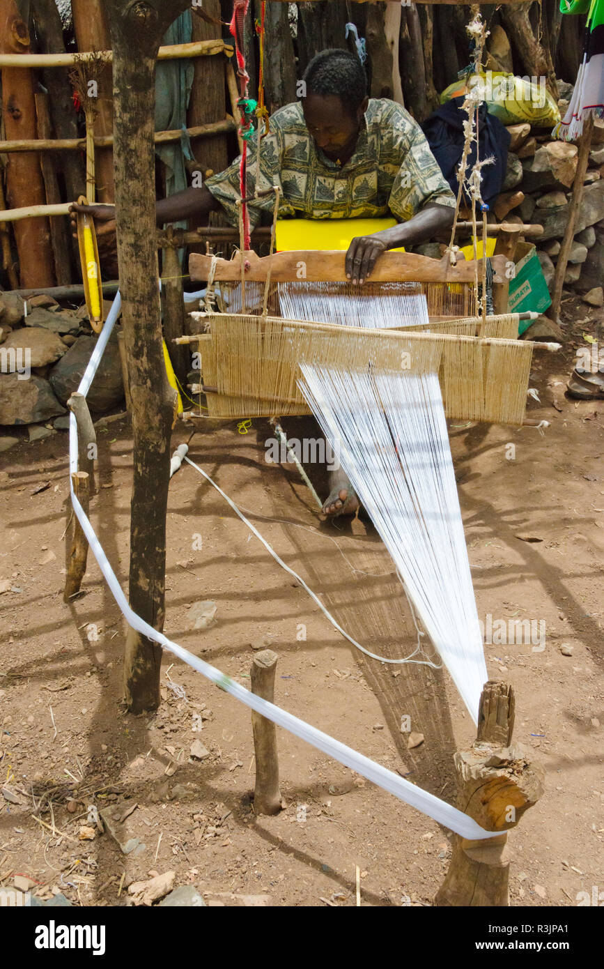 African weaving loom hi-res stock photography and images - Alamy