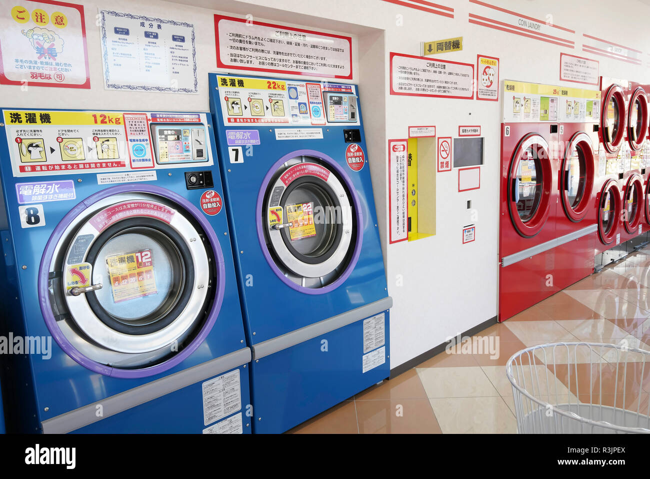 Row of washing hi-res stock photography and images - Alamy