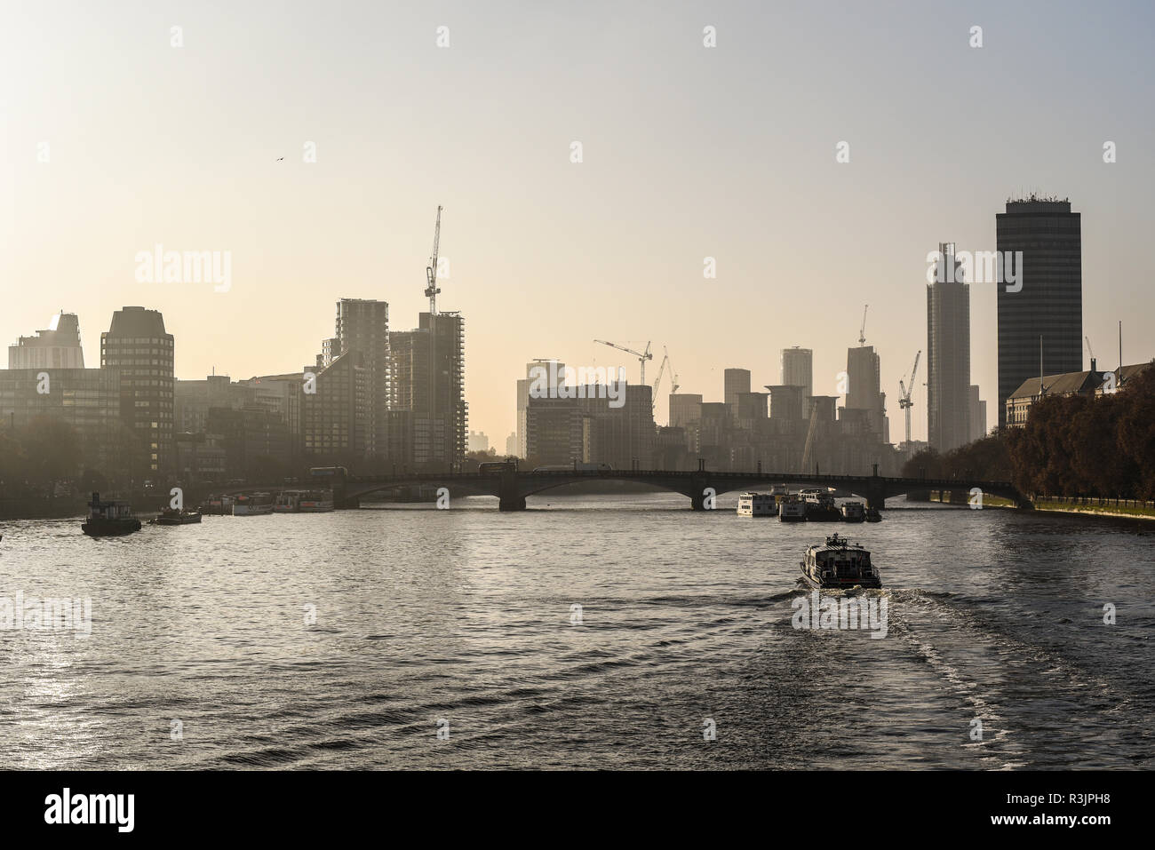 Nine elms skyline hi-res stock photography and images - Alamy