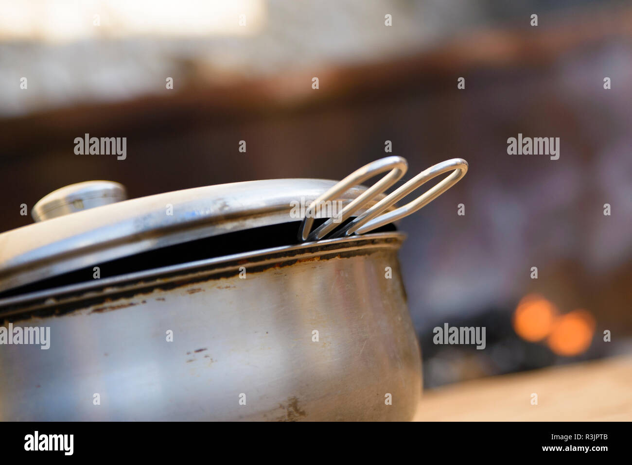 rural pot of beans ready to be served on fire Stock Photo - Alamy