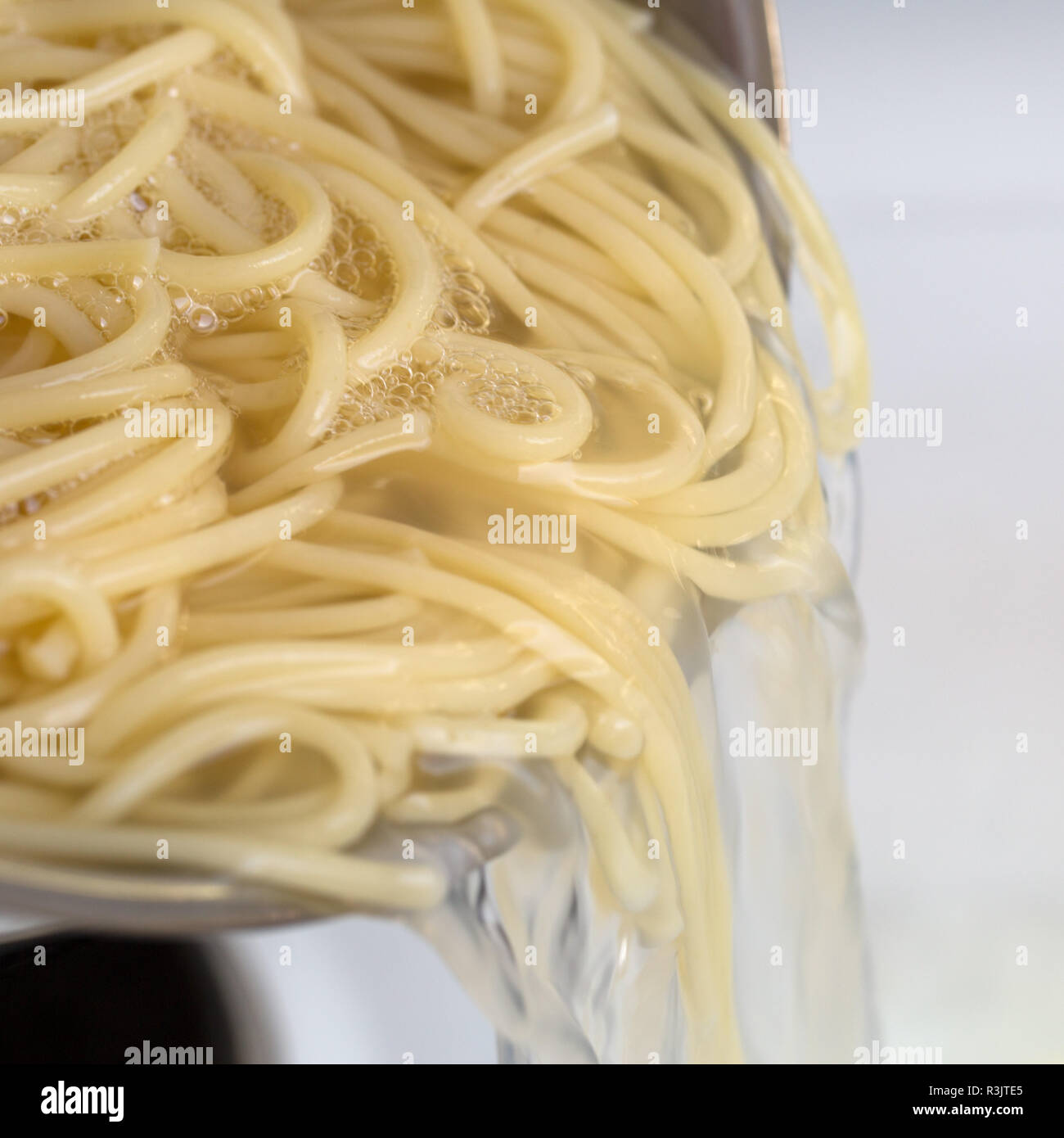 cooking spaghetti pasta pasta Stock Photo - Alamy
