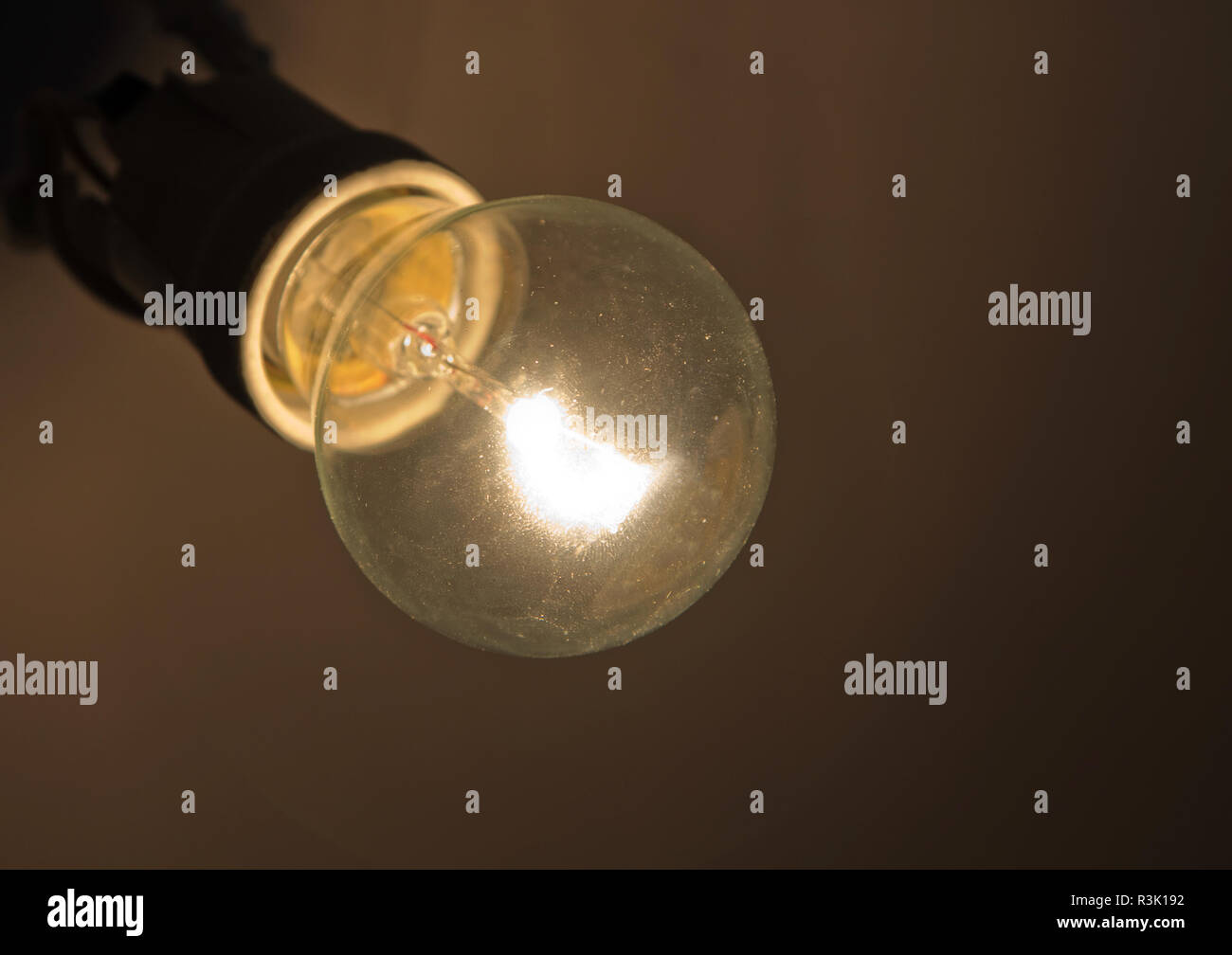 Lightbulb in dark room hi-res stock photography and images - Alamy