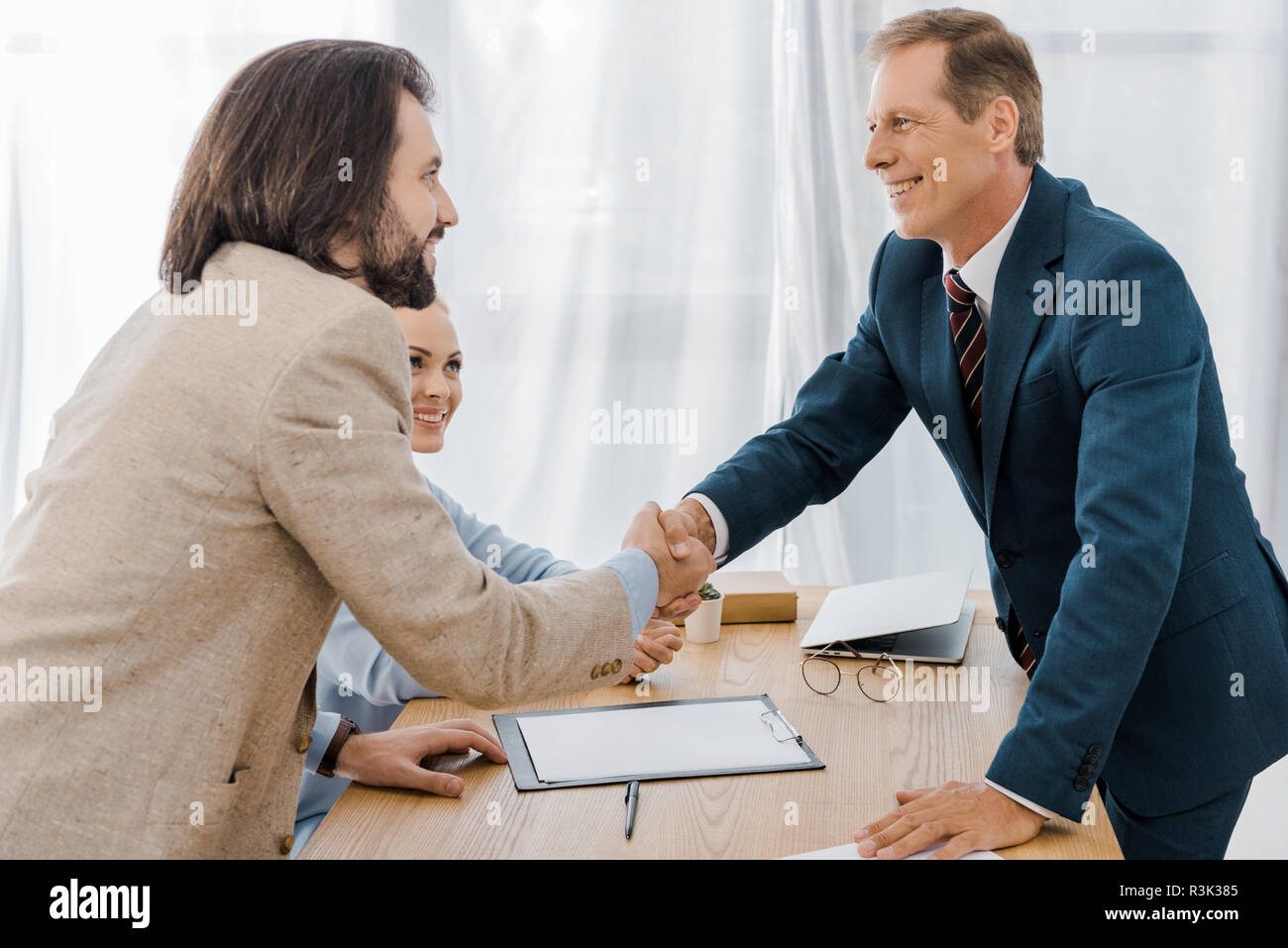 Insurance agent shaking hands hi-res stock photography and images - Alamy