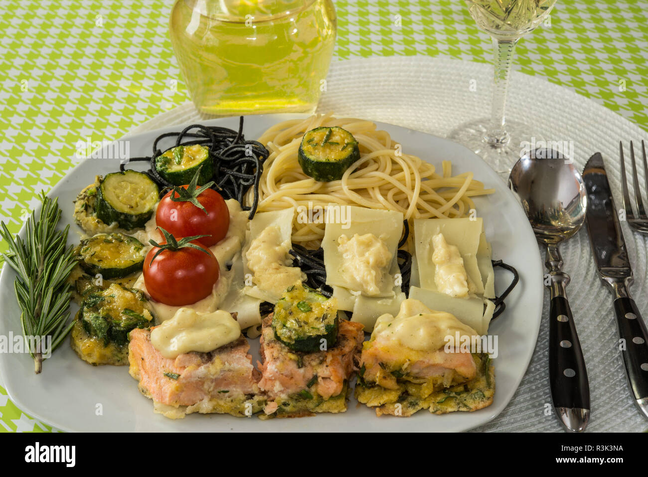 salmon with spaghetti Stock Photo - Alamy