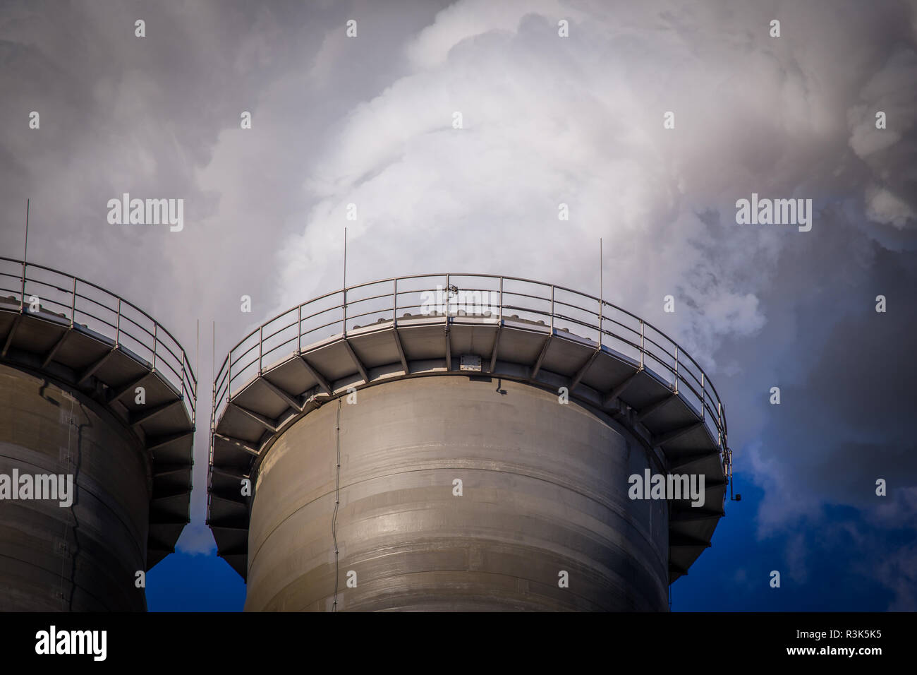Emissions pollution hi-res stock photography and images - Alamy