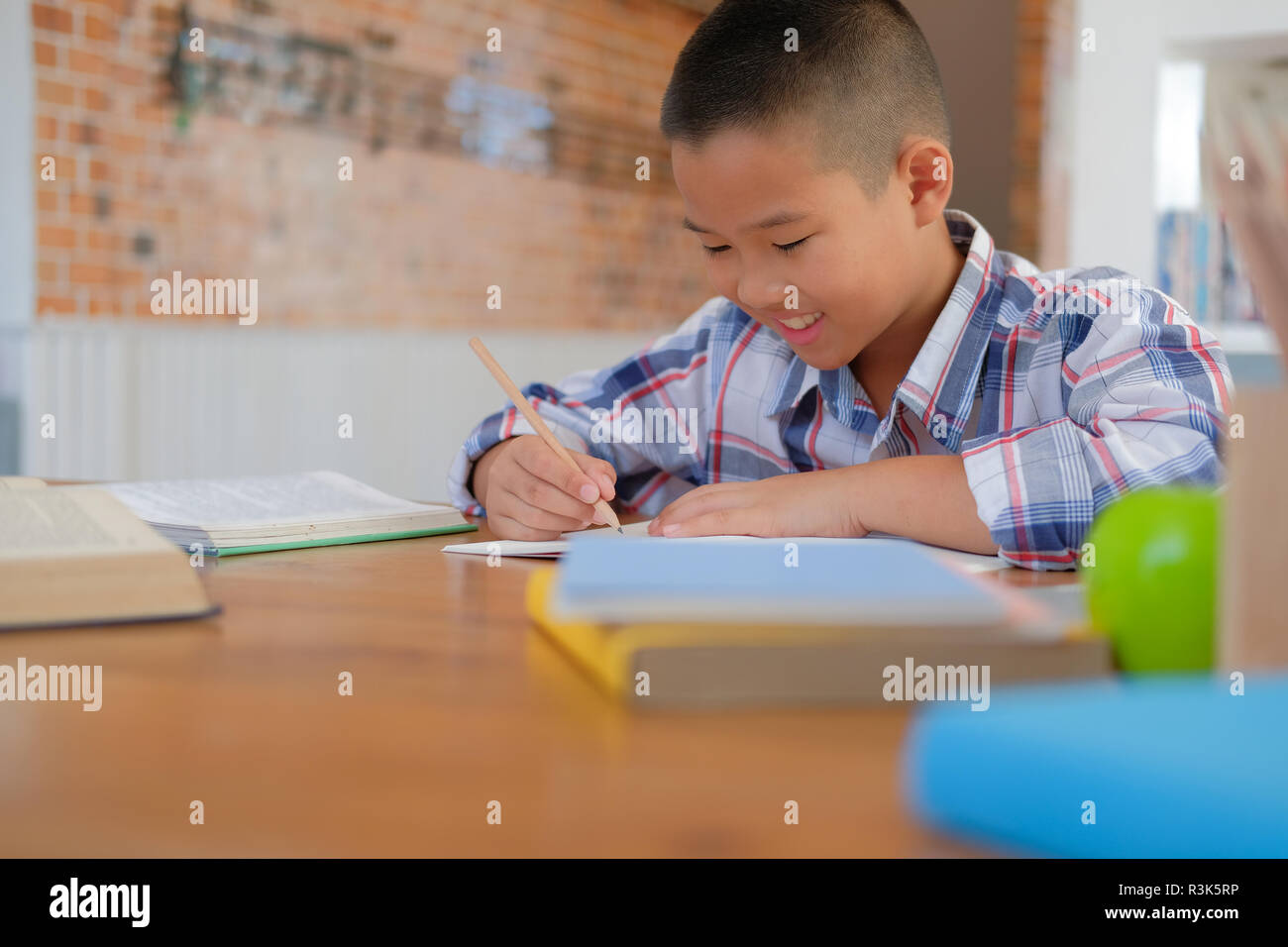 Chinese boy 10 year old hi-res stock photography and images - Alamy