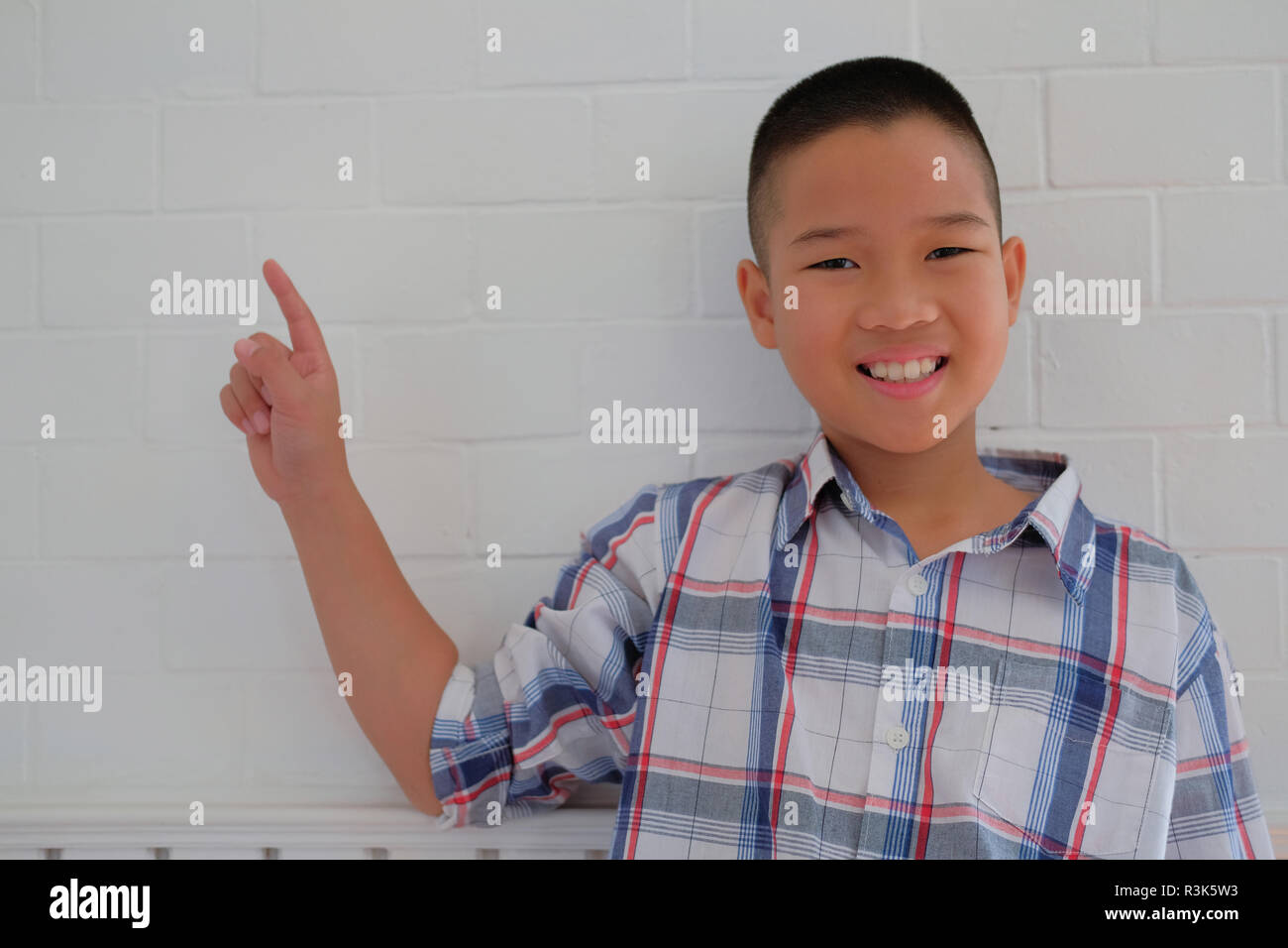 Japanese young boy smiling hi-res stock photography and images - Alamy