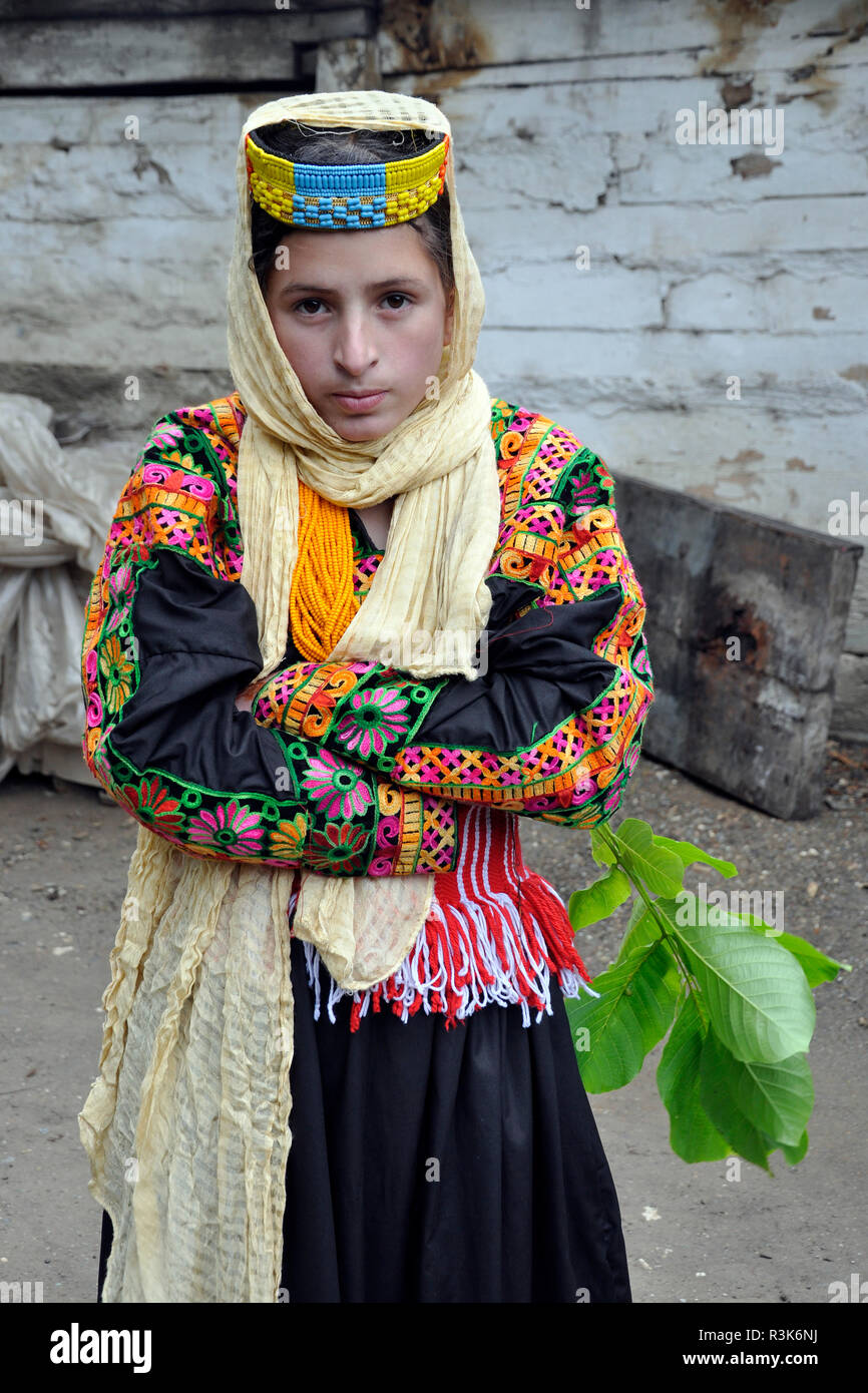 Pakistani traditional costumes hi-res stock photography and images - Alamy
