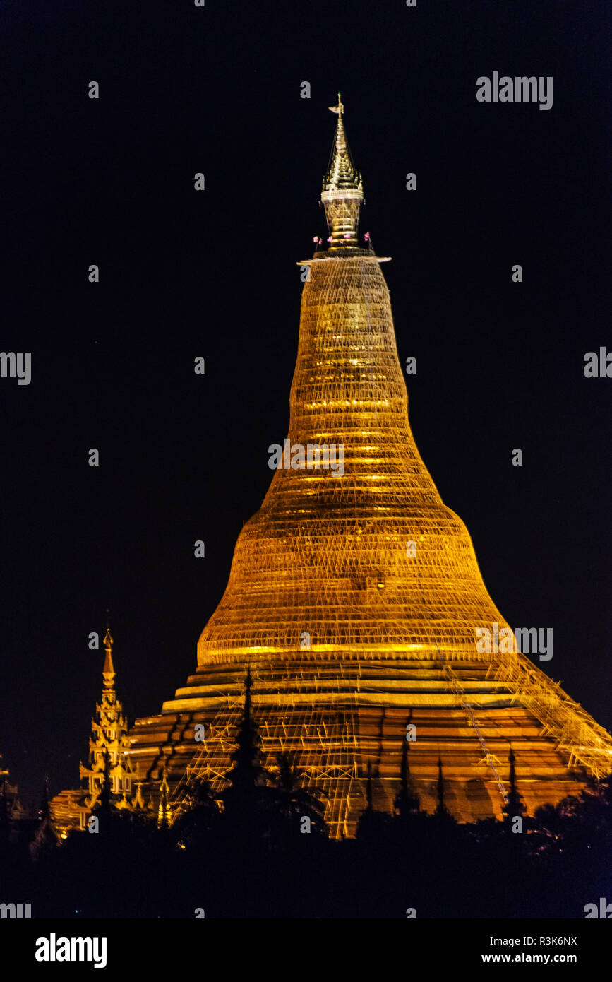 Night view of Shwedagon Pagoda, Yangon, Myanmar Stock Photo - Alamy