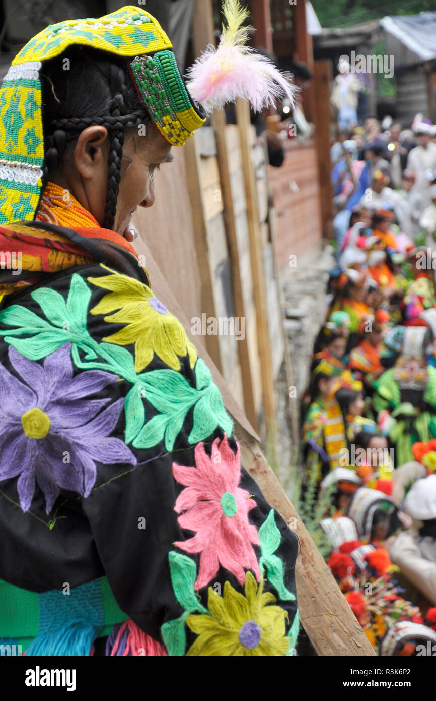 Pakistani traditional costumes hi-res stock photography and images - Alamy